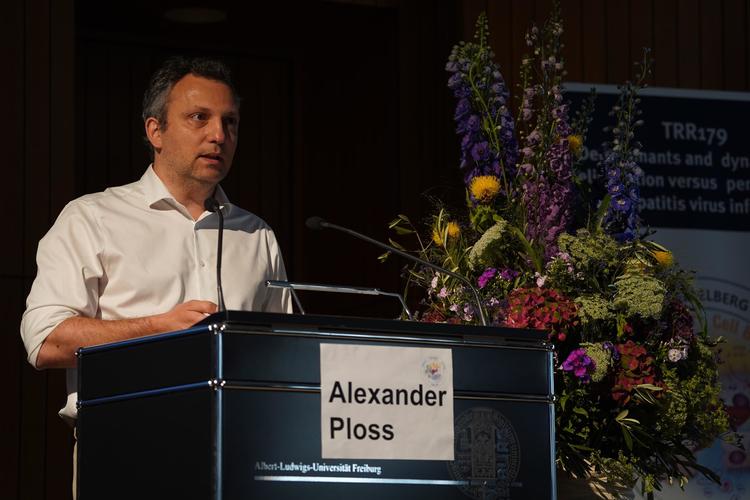 Alex delivers talk on HEV ORF1 at TRR179 conference in Freiburg ...